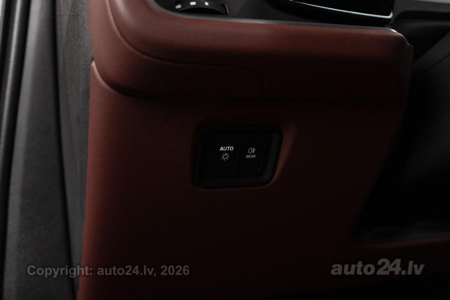 Balts Porsche Cayenne 2025 Rīga, ar dzinēja tilpumu 4.00 L un nobraukumu 24 tūkst. km par 169900 €, foto 18 vietnē AUTOMOTO.COM.LV