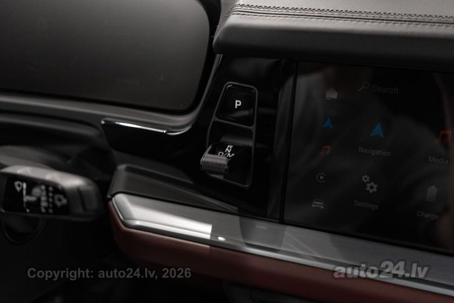 Balts Porsche Cayenne 2025 Rīga, ar dzinēja tilpumu 4.00 L un nobraukumu 24 tūkst. km par 169900 €, foto 24 vietnē AUTOMOTO.COM.LV