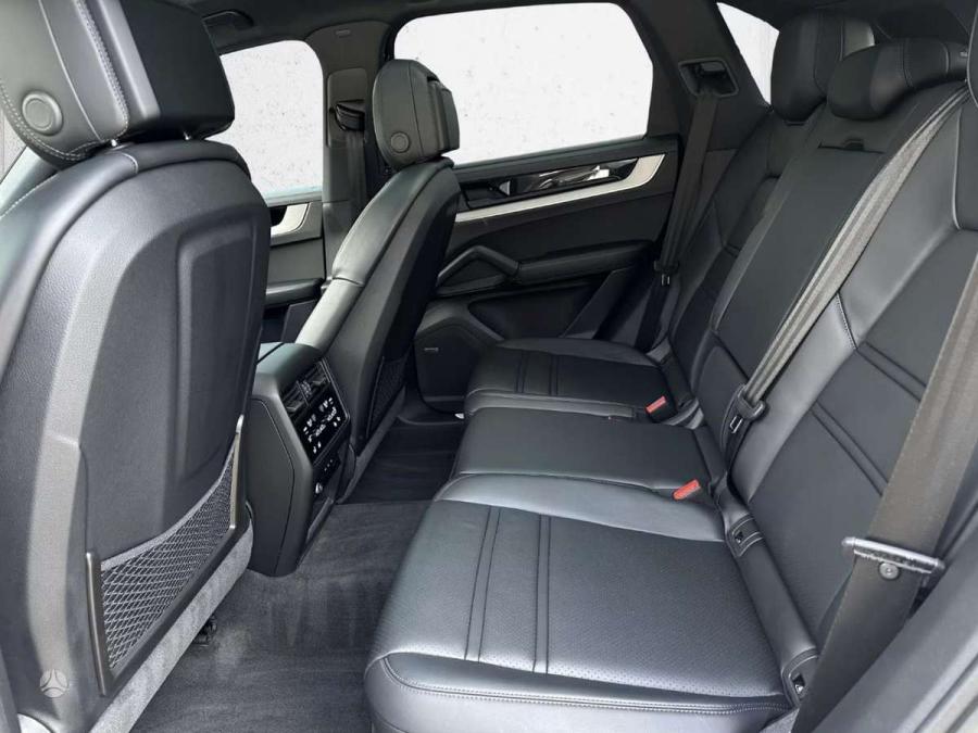 Balts Porsche Cayenne 2025 Viļņa, ar dzinēja tilpumu 3.00 L un nobraukumu 23 tūkst. km par 107000 €, foto 18 vietnē AUTOMOTO.COM.LV