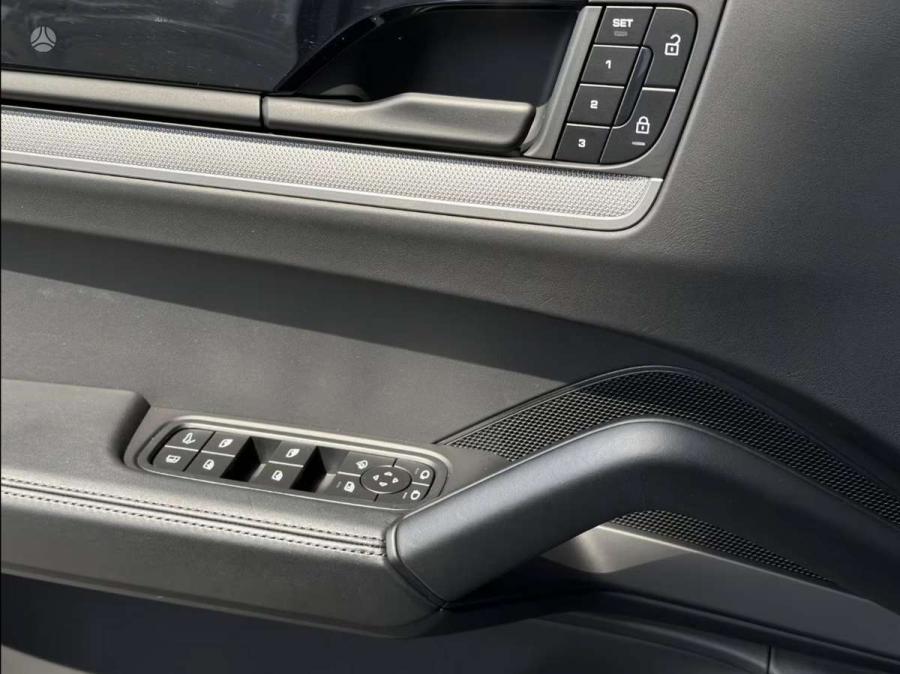 Balts Porsche Cayenne 2025 Viļņa, ar dzinēja tilpumu 3.00 L un nobraukumu 23 tūkst. km par 107000 €, foto 20 vietnē AUTOMOTO.COM.LV