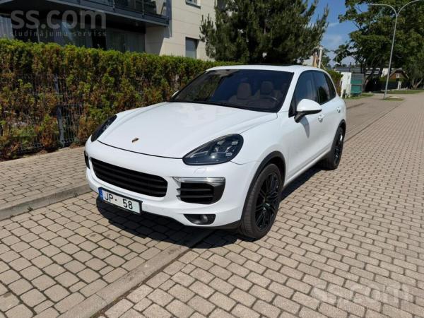 White Porsche Cayenne 2014 in Riga, with an engine capacity of 3.00 L and mileage of 213 thousand km for 22500 €, photo 1 on AUTOMOTO.COM.LV