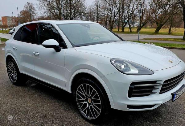 Balts Porsche Cayenne 2019 Mažeikiai, ar dzinēja tilpumu 3.00 L un nobraukumu 123 tūkst. km par 40500 €, foto  vietnē AUTOMOTO.COM.LV