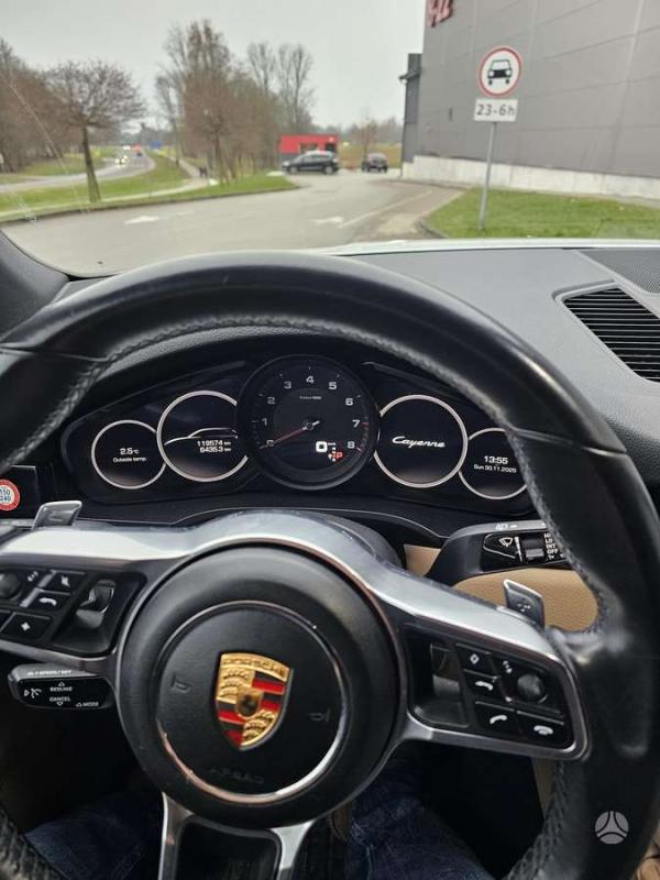 Balts Porsche Cayenne 2019 Mažeikiai, ar dzinēja tilpumu 3.00 L un nobraukumu 123 tūkst. km par 40500 €, foto 4 vietnē AUTOMOTO.COM.LV