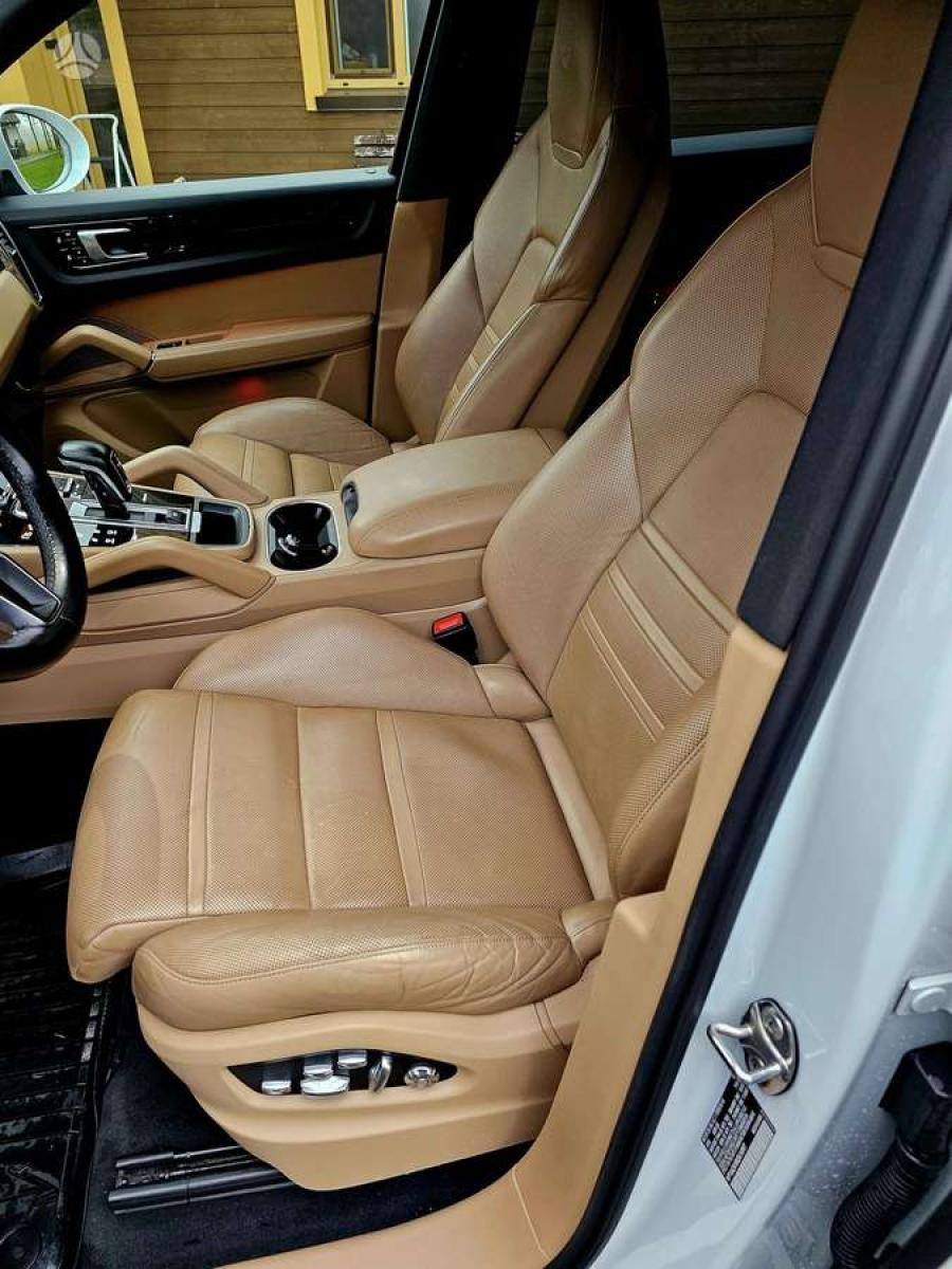 Balts Porsche Cayenne 2019 Mažeikiai, ar dzinēja tilpumu 3.00 L un nobraukumu 123 tūkst. km par 40500 €, foto 8 vietnē AUTOMOTO.COM.LV
