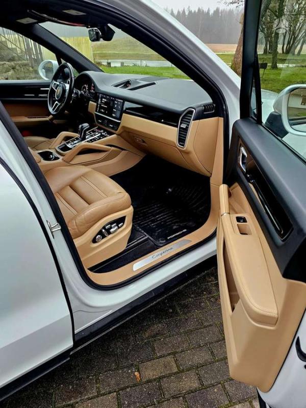 Balts Porsche Cayenne 2019 Mažeikiai, ar dzinēja tilpumu 3.00 L un nobraukumu 123 tūkst. km par 40500 €, foto 10 vietnē AUTOMOTO.COM.LV