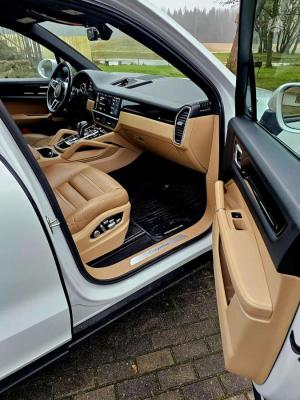Balts Porsche Cayenne 2019 Mažeikiai, ar dzinēja tilpumu 3.00 L un nobraukumu 123 tūkst. km par 40500 €, foto 11 vietnē AUTOMOTO.COM.LV