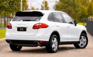 White Porsche Cayenne 2013 in Jelgava, with an engine capacity of 3.00 L and mileage of 18 thousand km for 26000 €, photo 4 on AUTOMOTO.COM.LV