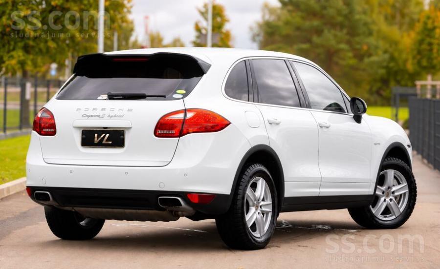 White Porsche Cayenne 2013 in Jelgava, with an engine capacity of 3.00 L and mileage of 18 thousand km for 26000 €, photo 4 on AUTOMOTO.COM.LV