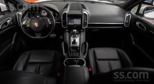 White Porsche Cayenne 2013 in Jelgava, with an engine capacity of 3.00 L and mileage of 18 thousand km for 26000 €, photo 17 on AUTOMOTO.COM.LV