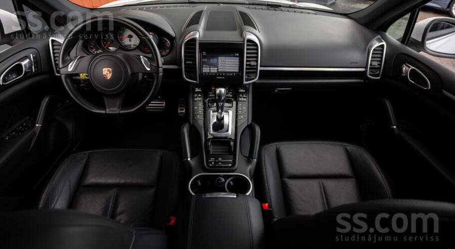 White Porsche Cayenne 2013 in Jelgava, with an engine capacity of 3.00 L and mileage of 18 thousand km for 26000 €, photo 17 on AUTOMOTO.COM.LV