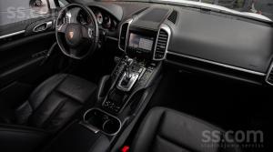 White Porsche Cayenne 2013 in Jelgava, with an engine capacity of 3.00 L and mileage of 18 thousand km for 26000 €, photo 18 on AUTOMOTO.COM.LV