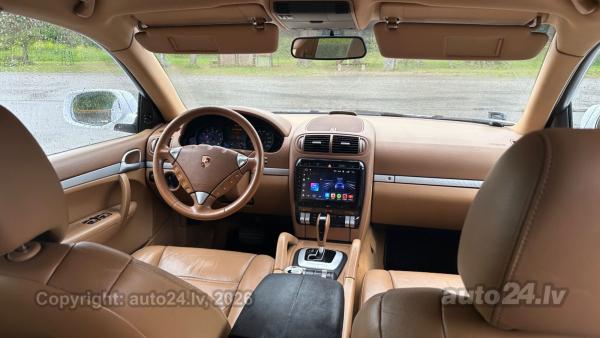 White Porsche Cayenne 2007 in Tallinn, with an engine capacity of 3.60 L and mileage of 228 thousand km for 3300 €, photo 6 on AUTOMOTO.COM.LV