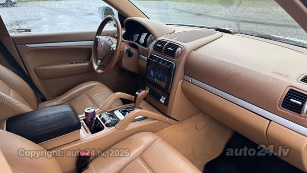 White Porsche Cayenne 2007 in Tallinn, with an engine capacity of 3.60 L and mileage of 228 thousand km for 3300 €, photo 7 on AUTOMOTO.COM.LV