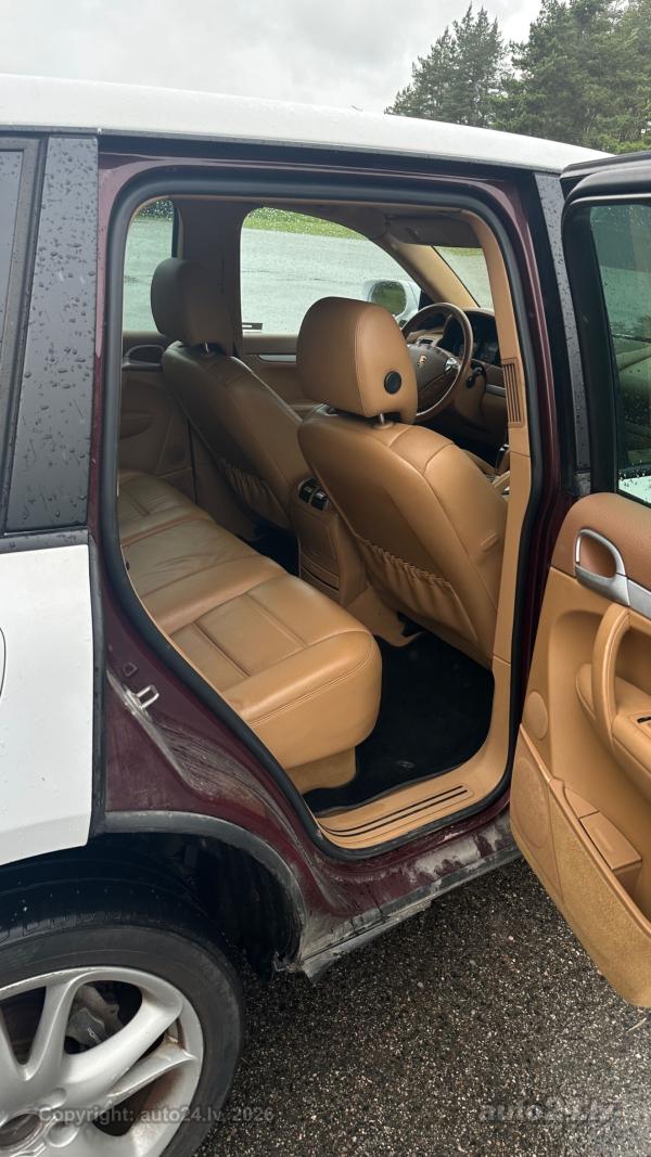 White Porsche Cayenne 2007 in Tallinn, with an engine capacity of 3.60 L and mileage of 228 thousand km for 3300 €, photo 8 on AUTOMOTO.COM.LV