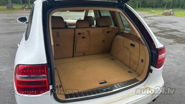 White Porsche Cayenne 2007 in Tallinn, with an engine capacity of 3.60 L and mileage of 228 thousand km for 3300 €, photo 9 on AUTOMOTO.COM.LV