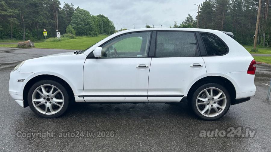 White Porsche Cayenne 2007 in Tallinn, with an engine capacity of 3.60 L and mileage of 228 thousand km for 3300 €, photo 3 on AUTOMOTO.COM.LV