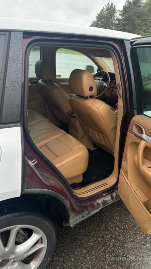White Porsche Cayenne 2007 in Tallinn, with an engine capacity of 3.60 L and mileage of 228 thousand km for 3300 €, photo 9 on AUTOMOTO.COM.LV