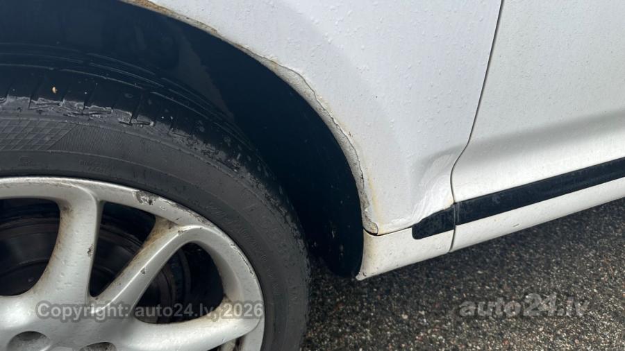 White Porsche Cayenne 2007 in Tallinn, with an engine capacity of 3.60 L and mileage of 228 thousand km for 3300 €, photo 13 on AUTOMOTO.COM.LV