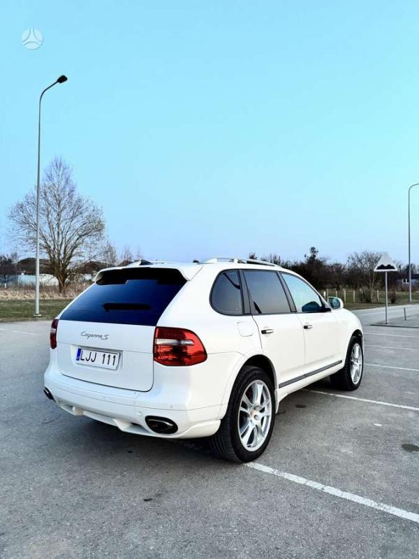 Porsche Cayenne 2007 in Salcininkai on AUTOMOTO.COM.LV White Porsche Cayenne 2007 in Salcininkai, with an engine capacity of 4.81 L and mileage of 182 thousand km for 5500 €, photo 3 on AUTOMOTO.COM.LV