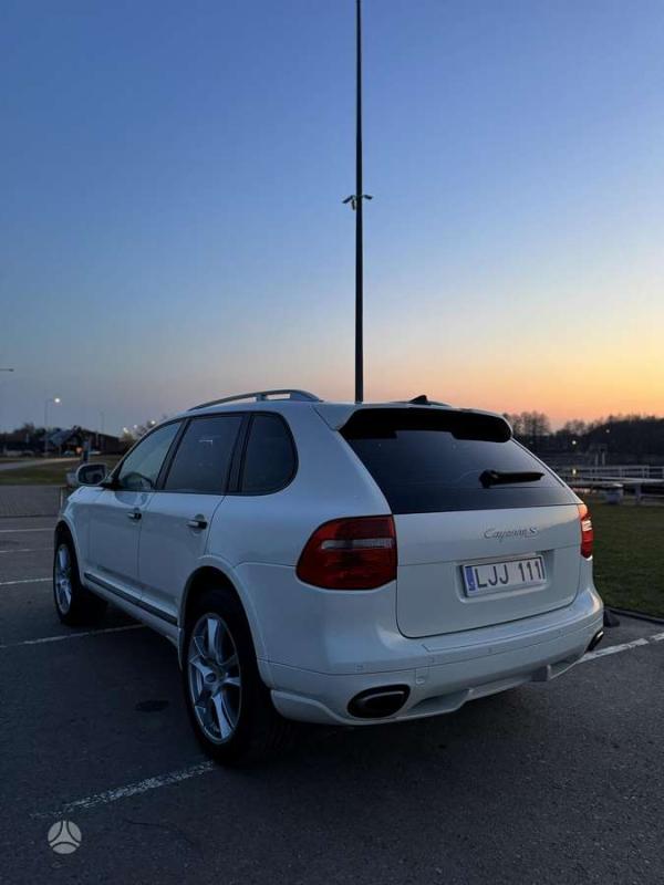 Porsche Cayenne 2007 in Salcininkai on AUTOMOTO.COM.LV White Porsche Cayenne 2007 in Salcininkai, with an engine capacity of 4.81 L and mileage of 182 thousand km for 5500 €, photo 7 on AUTOMOTO.COM.LV