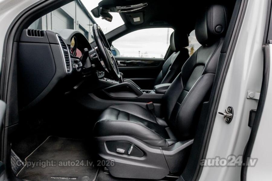 Balts Porsche Cayenne 2018 Tallina, ar dzinēja tilpumu 3.00 L un nobraukumu 120 tūkst. km par 40990 €, foto 14 vietnē AUTOMOTO.COM.LV