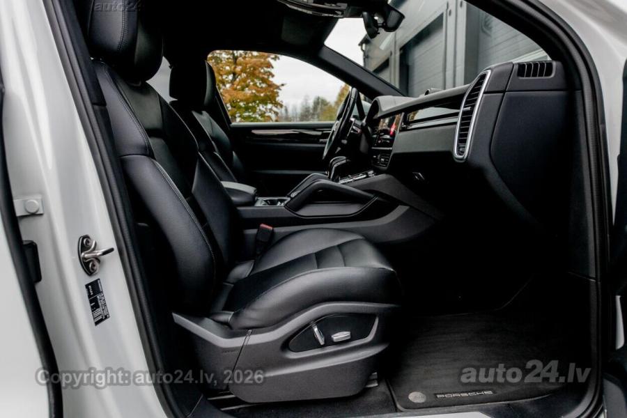 Balts Porsche Cayenne 2018 Tallina, ar dzinēja tilpumu 3.00 L un nobraukumu 120 tūkst. km par 40990 €, foto 22 vietnē AUTOMOTO.COM.LV