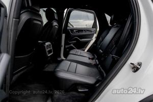 Balts Porsche Cayenne 2018 Tallina, ar dzinēja tilpumu 3.00 L un nobraukumu 120 tūkst. km par 40990 €, foto 24 vietnē AUTOMOTO.COM.LV