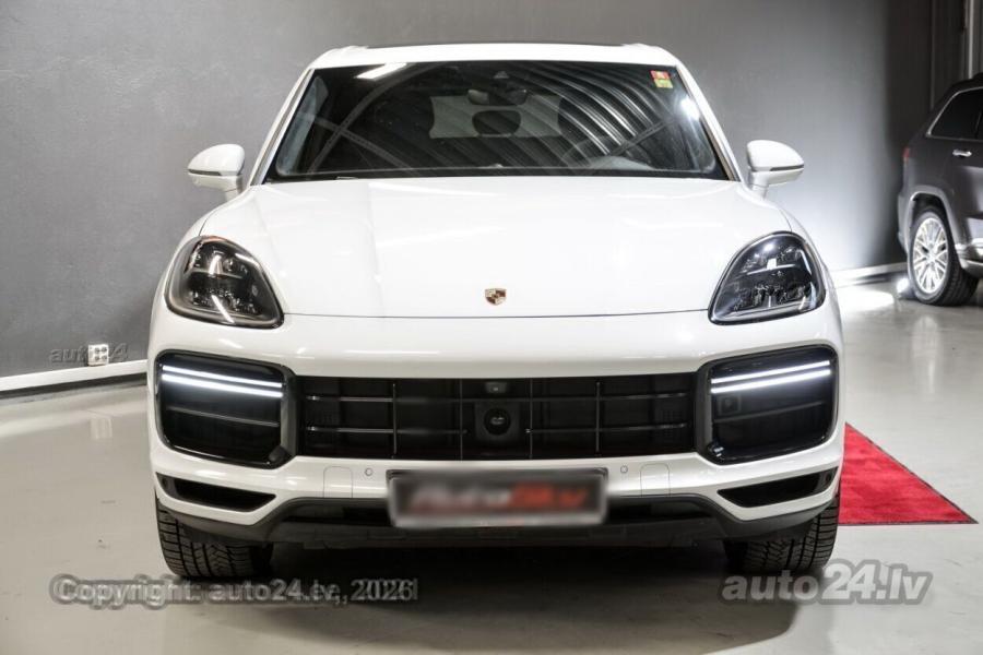 White Porsche Cayenne 2018 in Tallinn, with an engine capacity of 4.00 L and mileage of 132 thousand km for 55000 €, photo 1 on AUTOMOTO.COM.LV