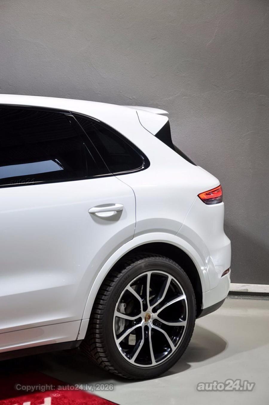 White Porsche Cayenne 2018 in Tallinn, with an engine capacity of 4.00 L and mileage of 132 thousand km for 55000 €, photo 4 on AUTOMOTO.COM.LV