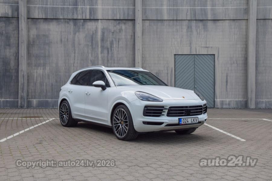 White Porsche Cayenne 2018 in Tallinn, with an engine capacity of 3.00 L and mileage of 233 thousand km for 36900 €, photo 1 on AUTOMOTO.COM.LV