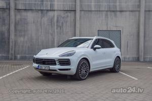 White Porsche Cayenne 2018 in Tallinn, with an engine capacity of 3.00 L and mileage of 233 thousand km for 36900 €, photo 3 on AUTOMOTO.COM.LV