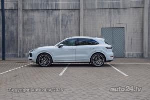 White Porsche Cayenne 2018 in Tallinn, with an engine capacity of 3.00 L and mileage of 233 thousand km for 36900 €, photo 4 on AUTOMOTO.COM.LV