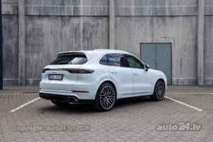 White Porsche Cayenne 2018 in Tallinn, with an engine capacity of 3.00 L and mileage of 233 thousand km for 36900 €, photo 5 on AUTOMOTO.COM.LV