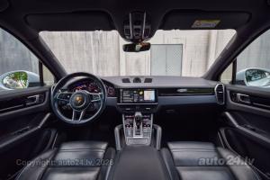 White Porsche Cayenne 2018 in Tallinn, with an engine capacity of 3.00 L and mileage of 233 thousand km for 36900 €, photo 7 on AUTOMOTO.COM.LV