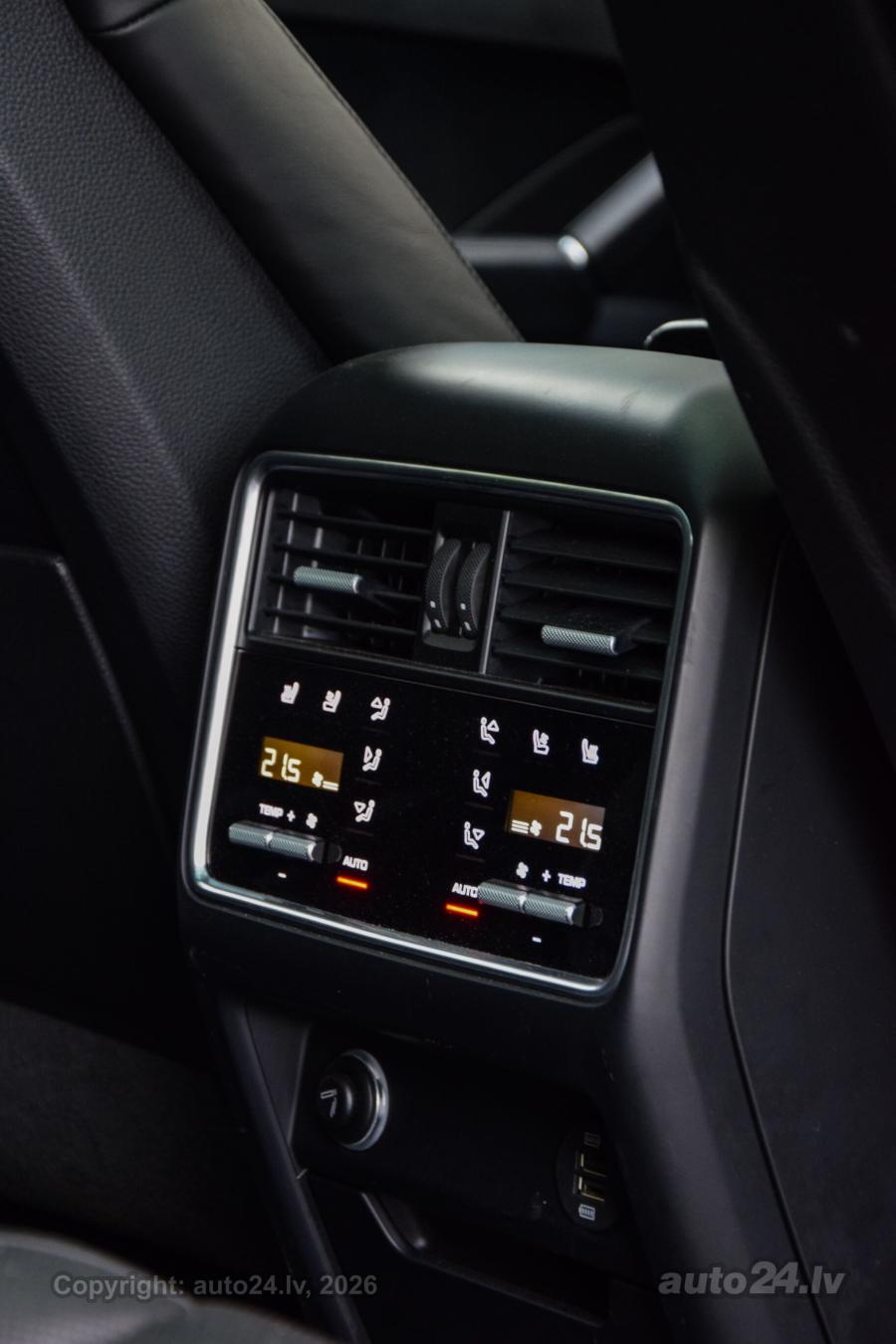 White Porsche Cayenne 2018 in Tallinn, with an engine capacity of 3.00 L and mileage of 233 thousand km for 36900 €, photo 9 on AUTOMOTO.COM.LV