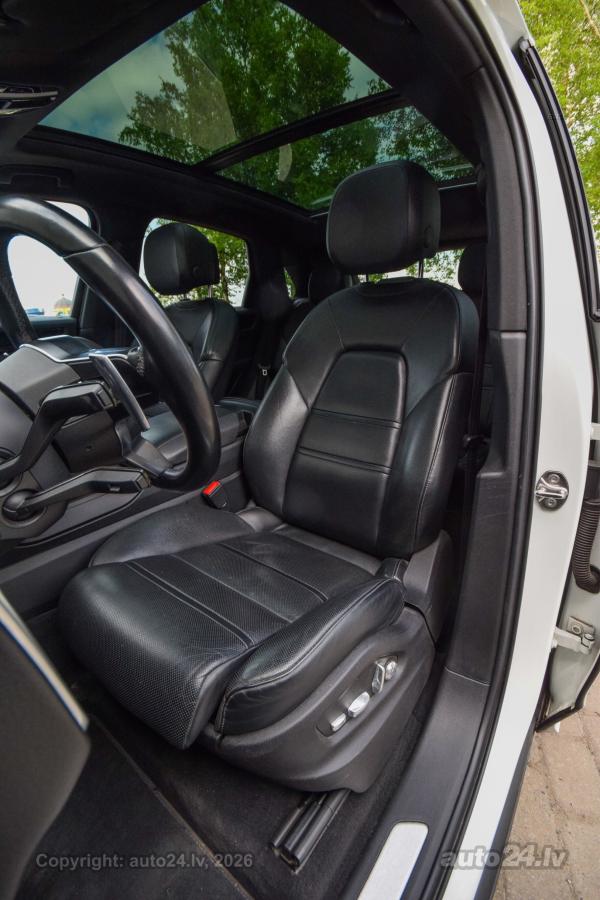 Balts Porsche Cayenne 2018 Tallina, ar dzinēja tilpumu 3.00 L un nobraukumu 233 tūkst. km par 36900 €, foto 10 vietnē AUTOMOTO.COM.LV