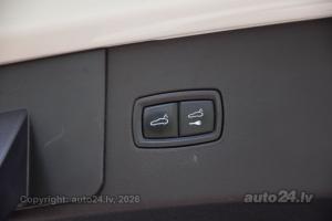 White Porsche Cayenne 2018 in Tallinn, with an engine capacity of 3.00 L and mileage of 233 thousand km for 36900 €, photo 12 on AUTOMOTO.COM.LV