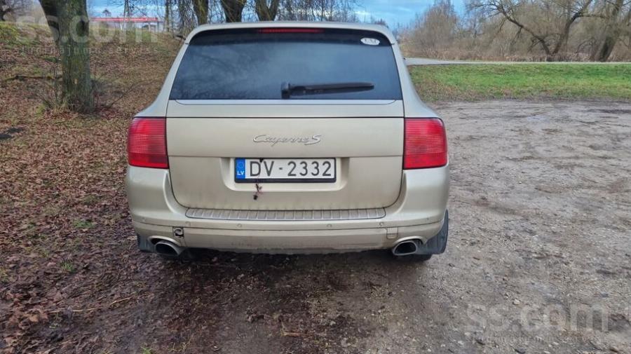 Yellow Porsche Cayenne 2006 in Jelgava, with an engine capacity of 4.50 L and mileage of 320 thousand km for 899 €, photo 6 on AUTOMOTO.COM.LV