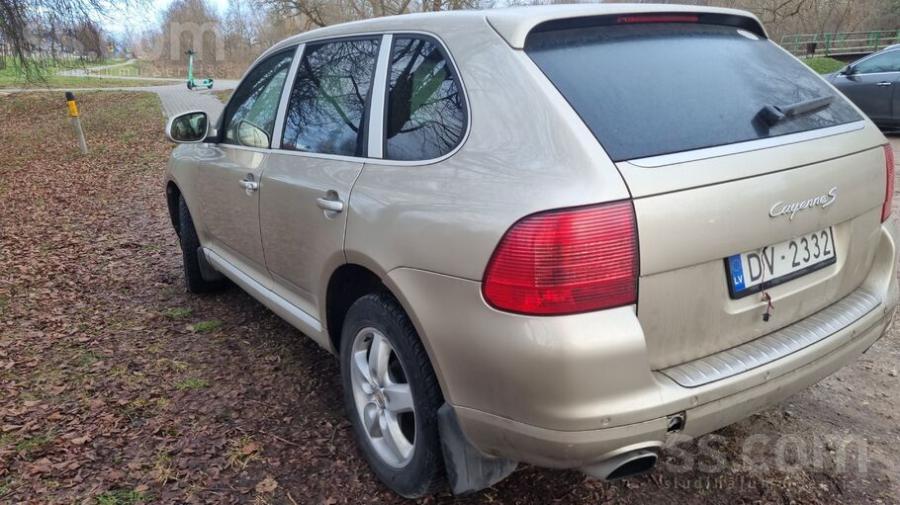 Yellow Porsche Cayenne 2006 in Jelgava, with an engine capacity of 4.50 L and mileage of 320 thousand km for 899 €, photo 7 on AUTOMOTO.COM.LV