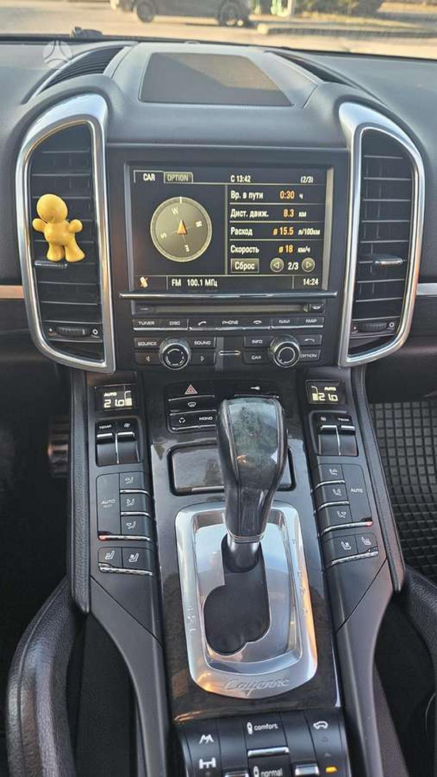 Dzeltens Porsche Cayenne 2011 Viļņa, ar dzinēja tilpumu 4.81 L un nobraukumu 274 tūkst. km par 15000 €, foto 9 vietnē AUTOMOTO.COM.LV