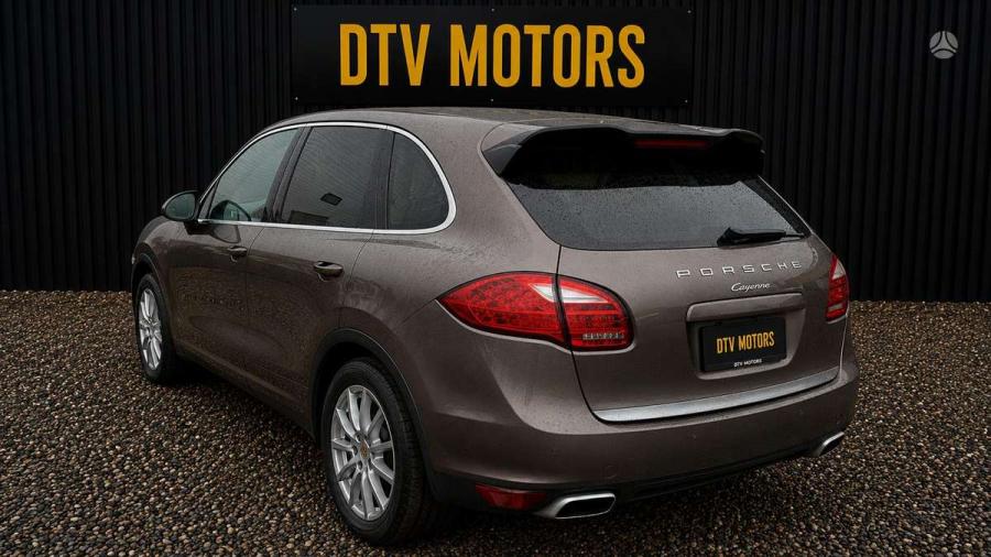 Dzeltens Porsche Cayenne 2013 Šauļi, ar dzinēja tilpumu 3.60 L un nobraukumu 297 tūkst. km par 7990 €, foto 4 vietnē AUTOMOTO.COM.LV