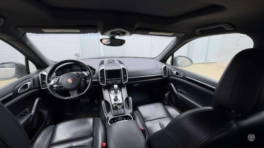 Dzeltens Porsche Cayenne 2013 Šauļi, ar dzinēja tilpumu 3.60 L un nobraukumu 297 tūkst. km par 7990 €, foto 8 vietnē AUTOMOTO.COM.LV