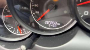 Dzeltens Porsche Cayenne 2013 Šauļi, ar dzinēja tilpumu 3.60 L un nobraukumu 297 tūkst. km par 7990 €, foto 9 vietnē AUTOMOTO.COM.LV