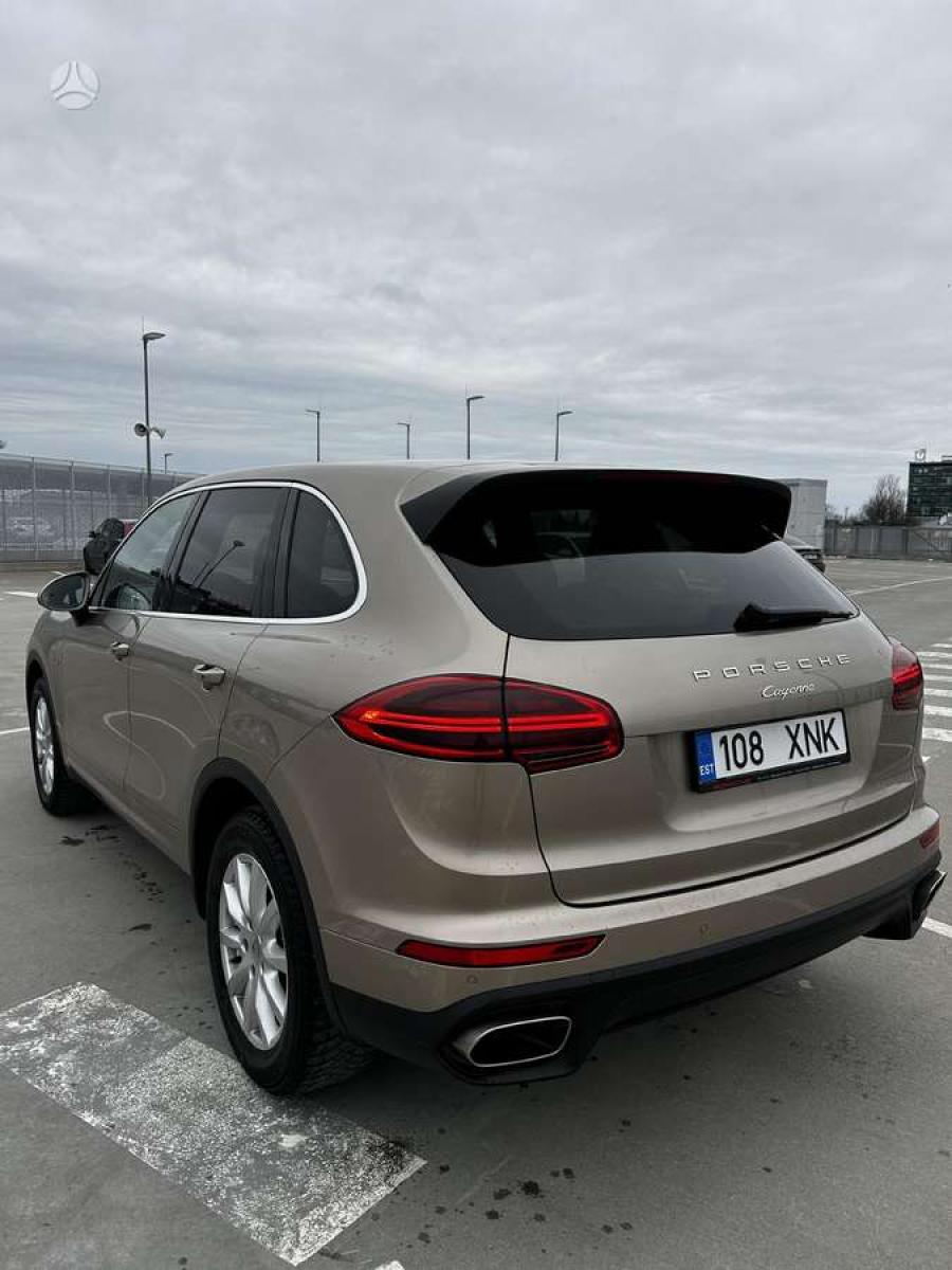 Yellow Porsche Cayenne 2016 in Tallinn, with an engine capacity of 2.97 L and mileage of 98 thousand km for 32000 €, photo 1 on AUTOMOTO.COM.LV