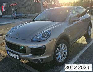 Yellow Porsche Cayenne 2016 in Tallinn, with an engine capacity of 2.97 L and mileage of 98 thousand km for 32000 €, photo 10 on AUTOMOTO.COM.LV