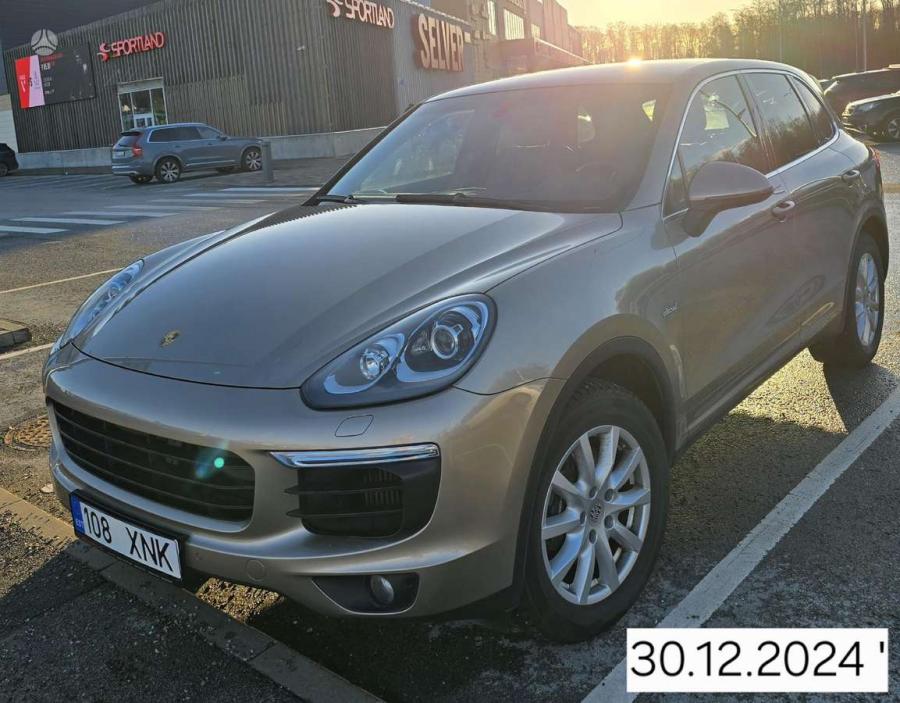 Yellow Porsche Cayenne 2016 in Tallinn, with an engine capacity of 2.97 L and mileage of 98 thousand km for 32000 €, photo 10 on AUTOMOTO.COM.LV