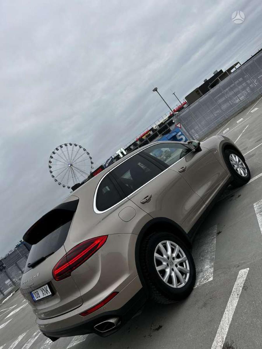 Yellow Porsche Cayenne 2016 in Tallinn, with an engine capacity of 2.97 L and mileage of 98 thousand km for 32000 €, photo 11 on AUTOMOTO.COM.LV