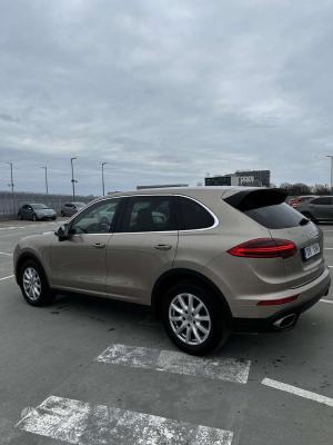 Yellow Porsche Cayenne 2016 in Tallinn, with an engine capacity of 2.97 L and mileage of 98 thousand km for 32000 €, photo 15 on AUTOMOTO.COM.LV