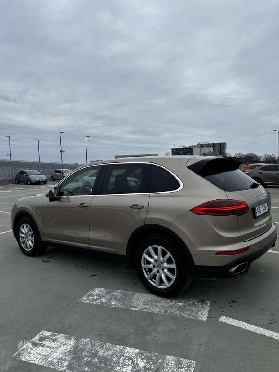 Yellow Porsche Cayenne 2016 in Tallinn, with an engine capacity of 2.97 L and mileage of 98 thousand km for 32000 €, photo 15 on AUTOMOTO.COM.LV