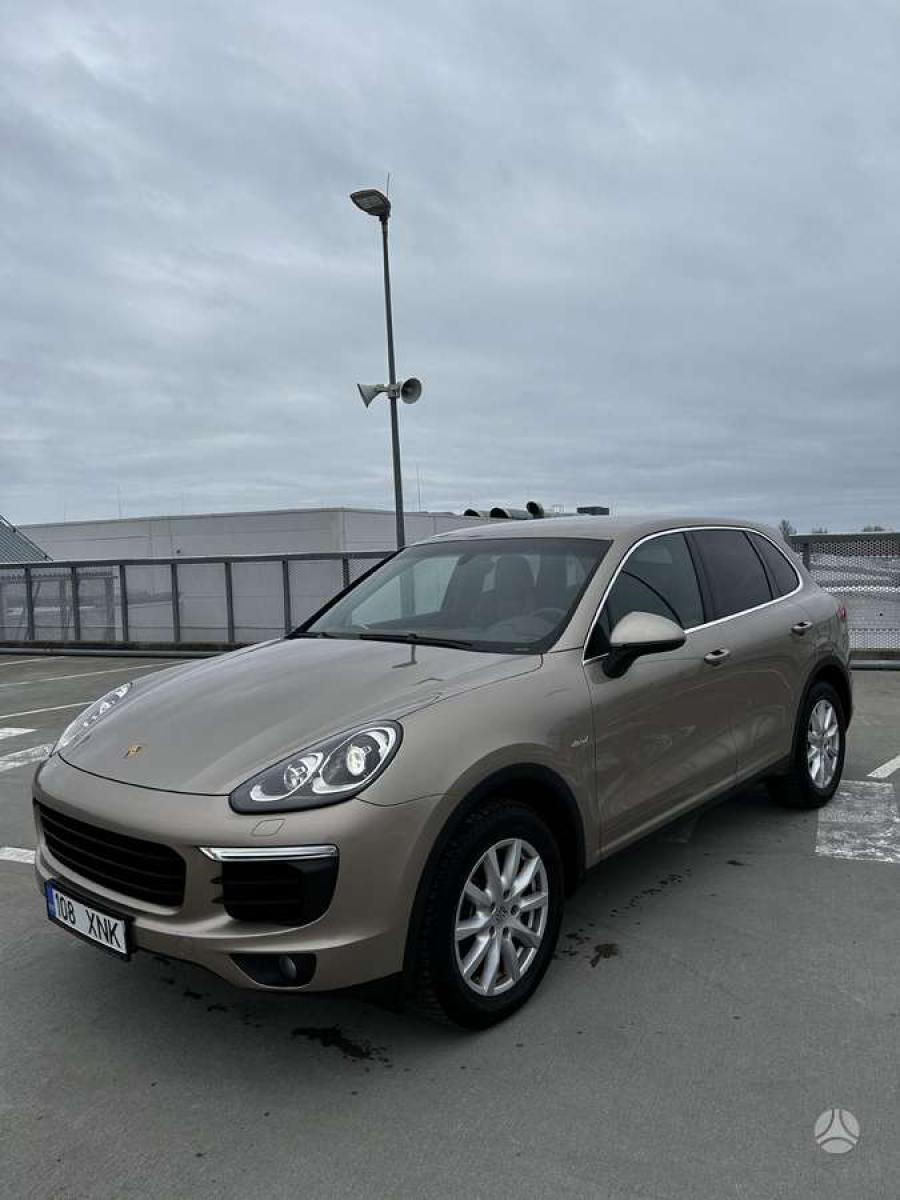 Yellow Porsche Cayenne 2016 in Tallinn, with an engine capacity of 2.97 L and mileage of 98 thousand km for 32000 €, photo 16 on AUTOMOTO.COM.LV